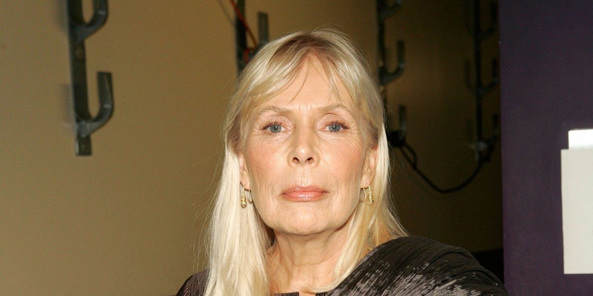 Joni Mitchell 'Speaking Well', Expected To Make Full Recovery