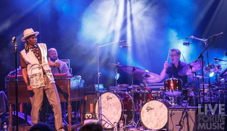 Galactic Funks Up Los Angeles With Cyril Neville, Erica Falls [Gallery]