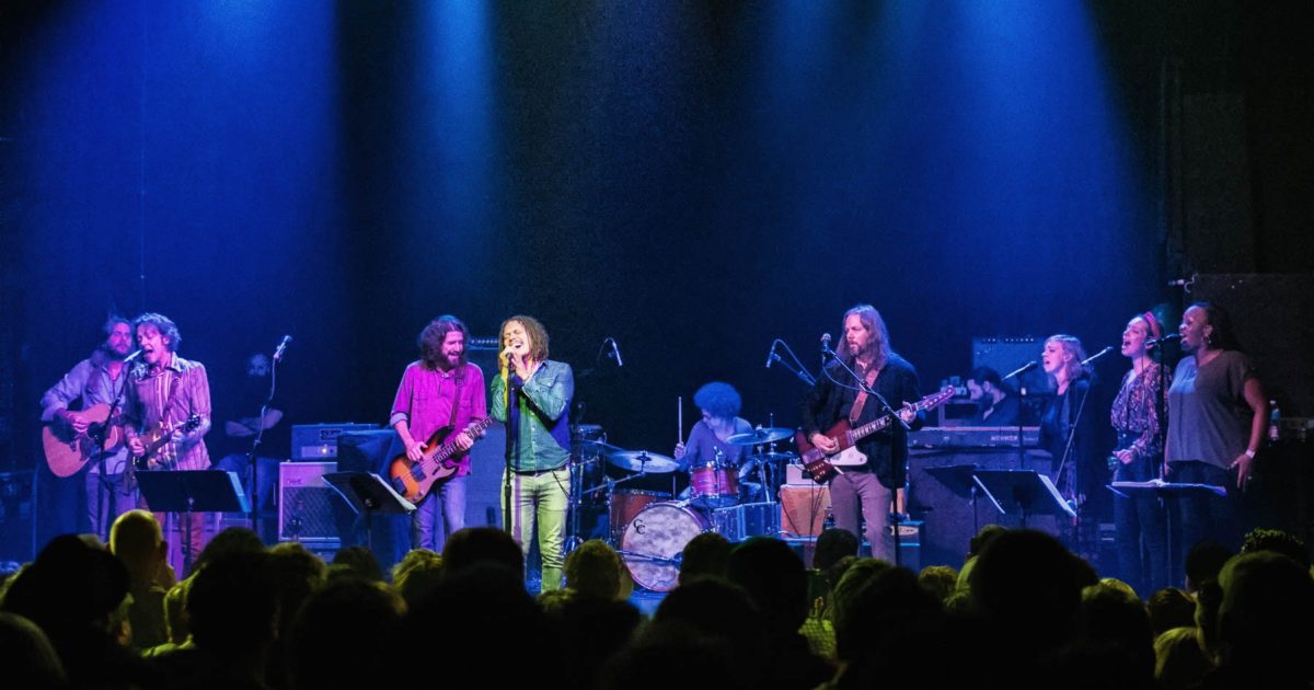 Rich Robinson Reunites Black Crowes Members For Debut Of The Magpie ...