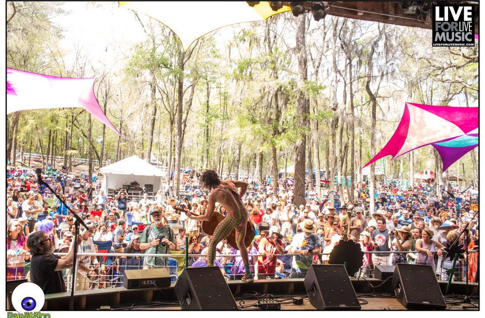 Watch 24 Of The Most Memorable Performances From The First-Ever ...