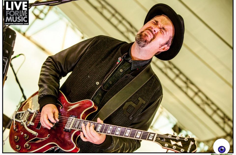 Eric Krasno Performs On NPR's World Cafe, Talks About Singing His Own ...