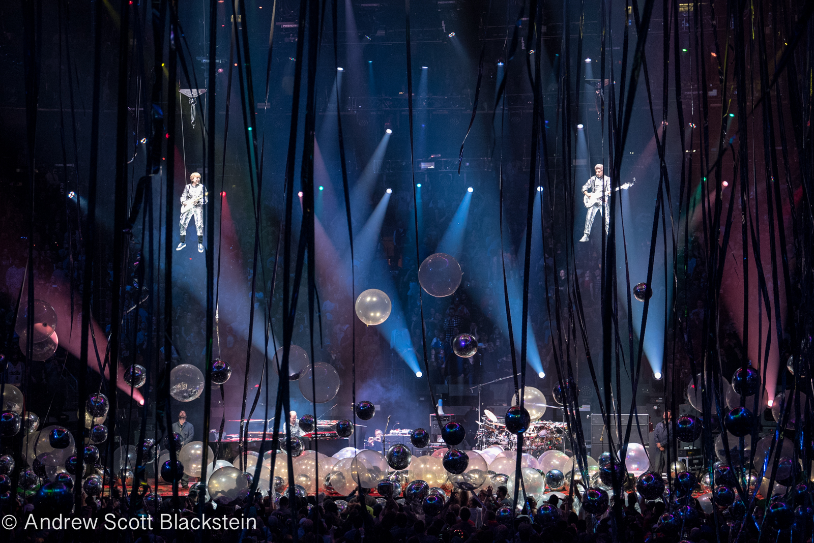 Phish Enters 2019 Dangling In Thin Air At MSG NYE [Photos]