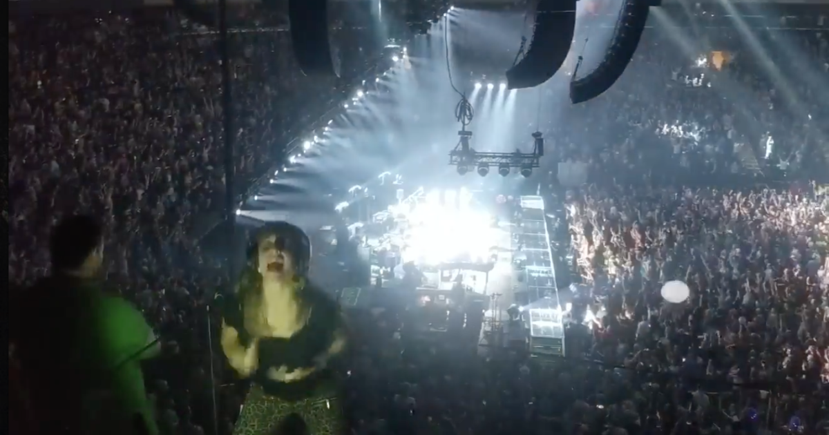 Watch This Sign Language Interpreter Sign Phish's "Chalkdust Torture ...