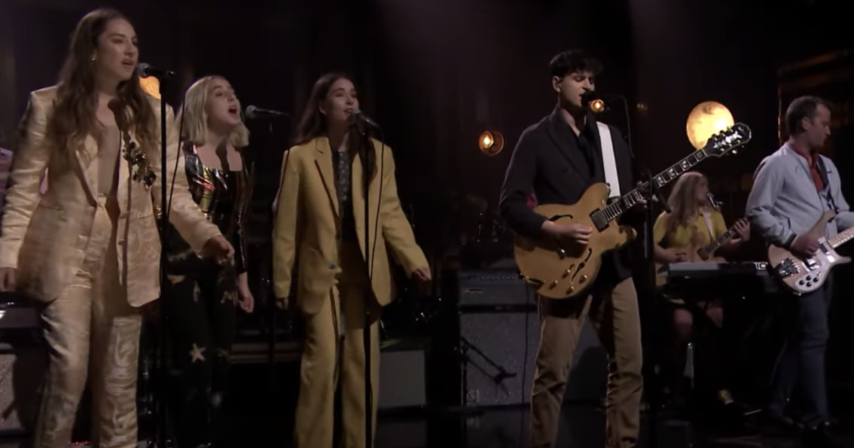 Vampire Weekend Teams Up With HAIM On 'The Tonight Show Starring Jimmy ...