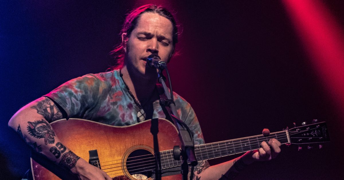 PREMIERE: Billy Strings Celebrates 'HOME' Anniversary With New Video ...