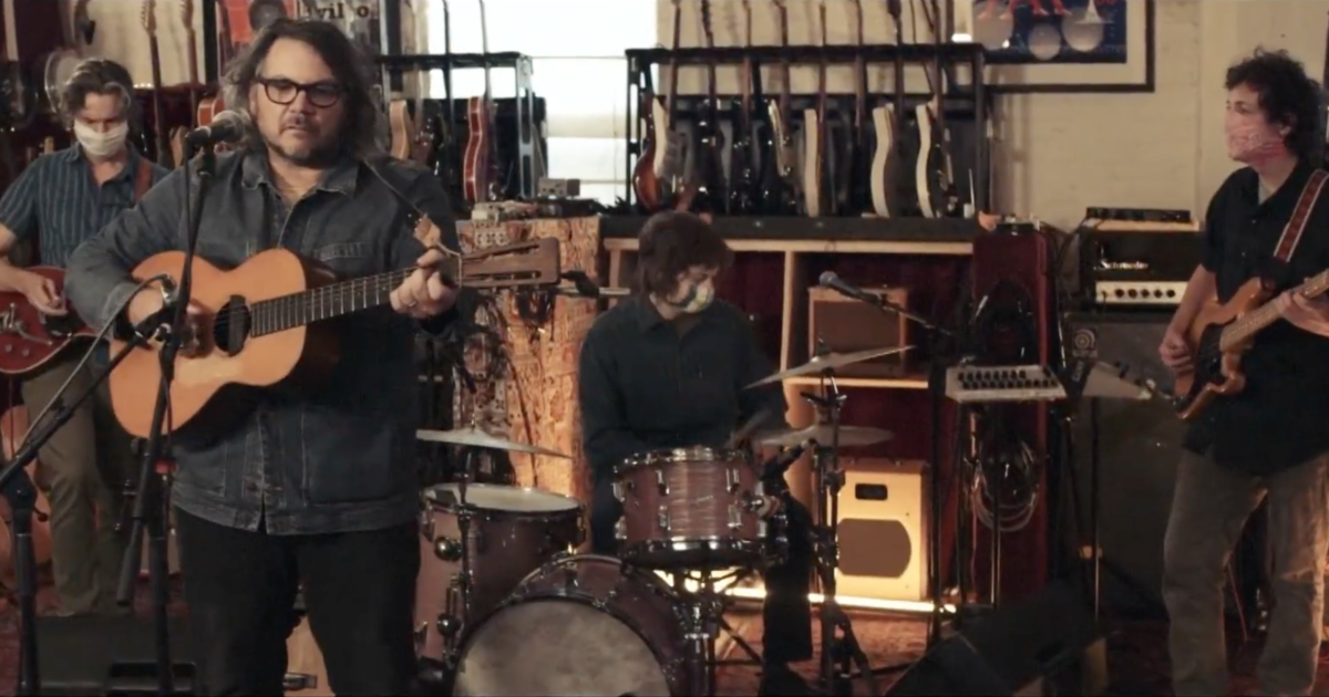 Jeff Tweedy Performs "Gwendolyn", Talks Grammy's Mix-Up On 'Seth Meyers ...