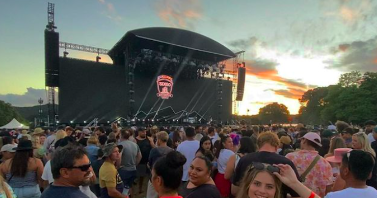 20,000 Lucky Fans Attend Outdoor Concert In New Zealand [Photos/Videos]