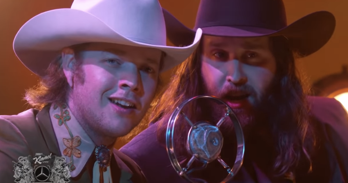 Billy Strings Goes Traditional For "Red Daisy" Performance On 'Kimmel' [Watch]