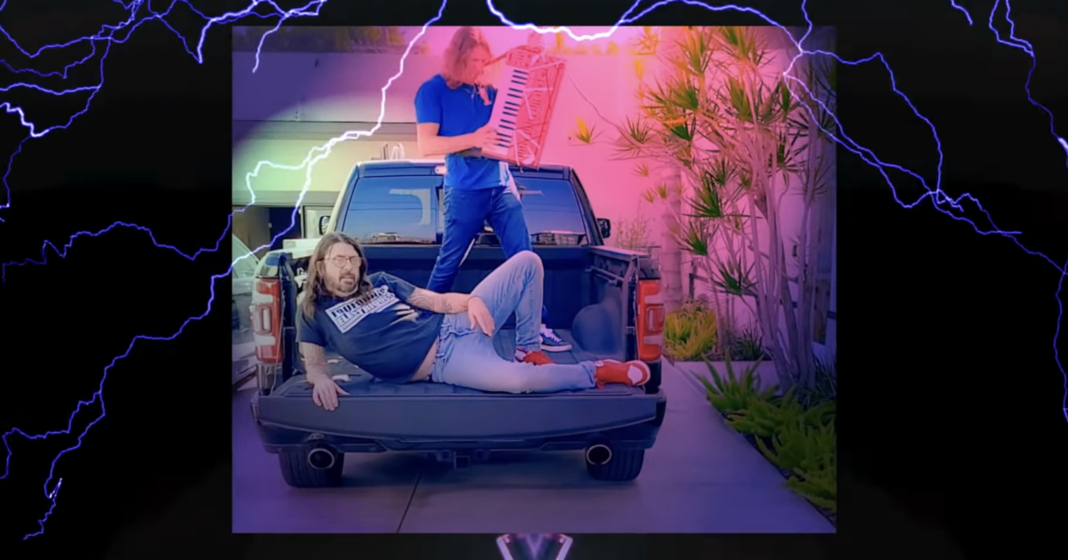 Dave Grohl Pays Tribute To Van Halen With "Jump" For 'Hanukkah Sessions ...