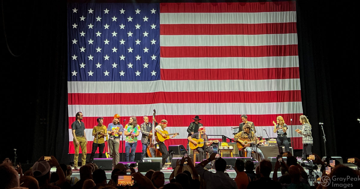 Willie Nelson Welcomes Billy Strings During Outlaw Fest In Connecticut ...