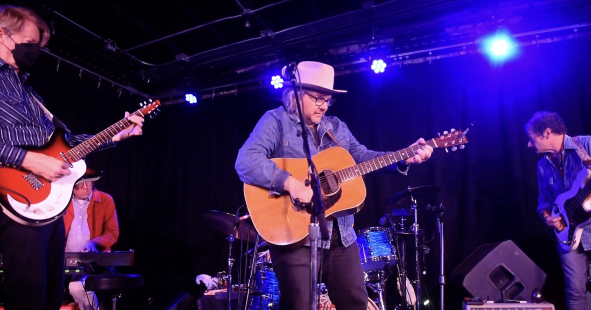 Wilco Plays Three Shows In One Night At Chicago Dive Bar Carol's Pub ...