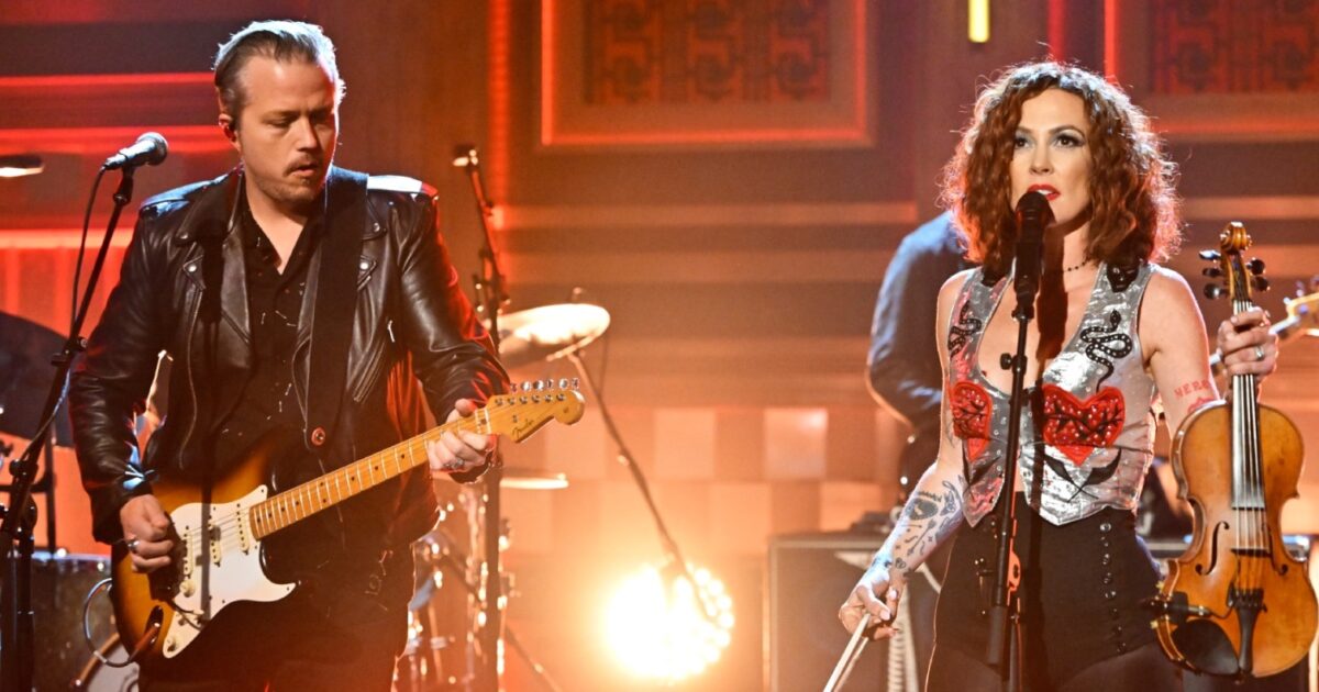 Amanda Shires Performs "Hawk For The Dove" With Jason Isbell On 'Fallon ...