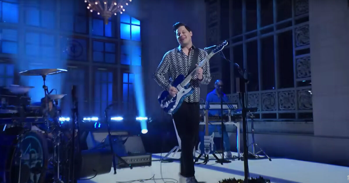 Jack White Tears Through Fifth Career 'SNL' Appearance, Gets His Five ...