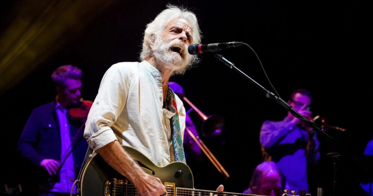 Bob Weir & Wolf Bros Pay Tribute To Wayne Shorter In Iowa [Audio]