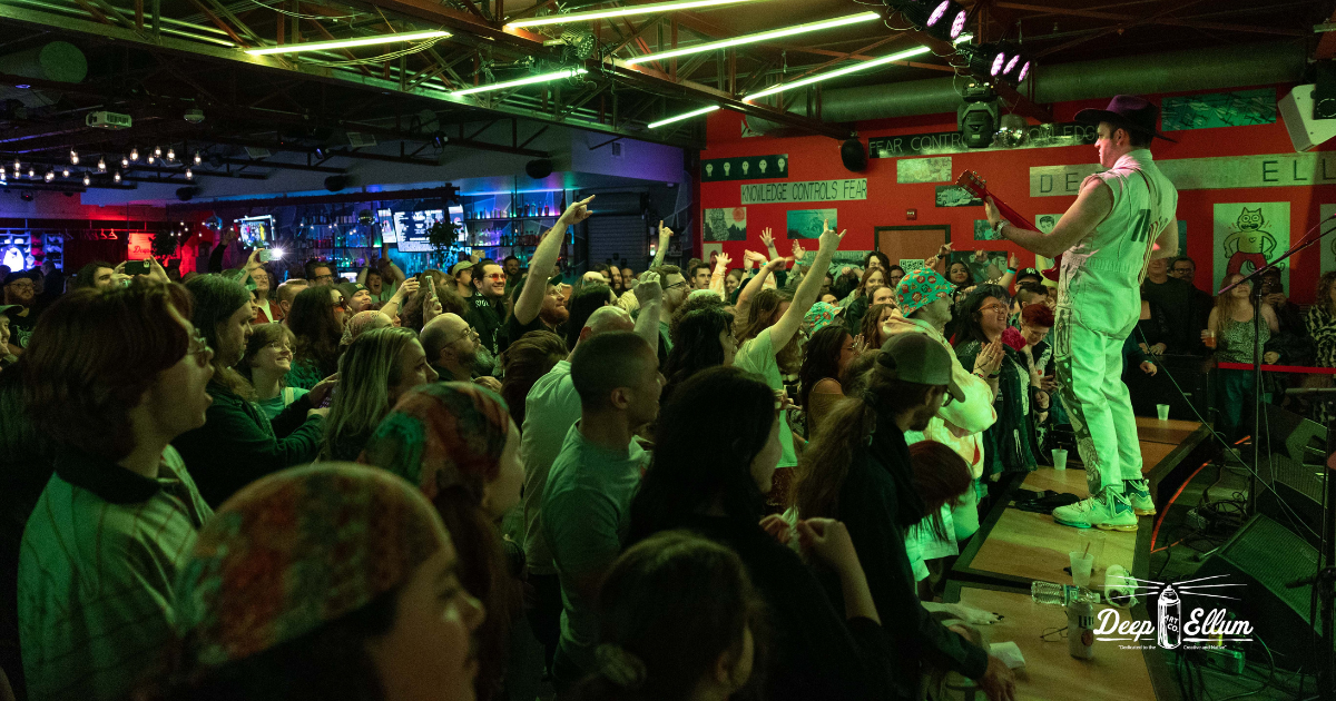 PHOTOS: Thumpasaurus Struts Across America To Dallas' Deep Ellum Art ...