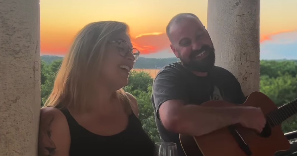 Jen Hartswick & Lyle Divinsky Cover "Angel From Montgomery" During A ...