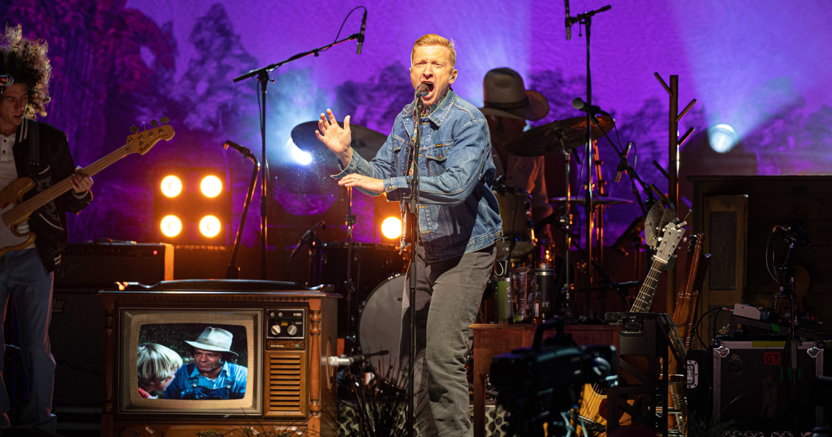 PHOTOS: Tyler Childers Hits Chicago's The Salt Shed With Marcus King ...