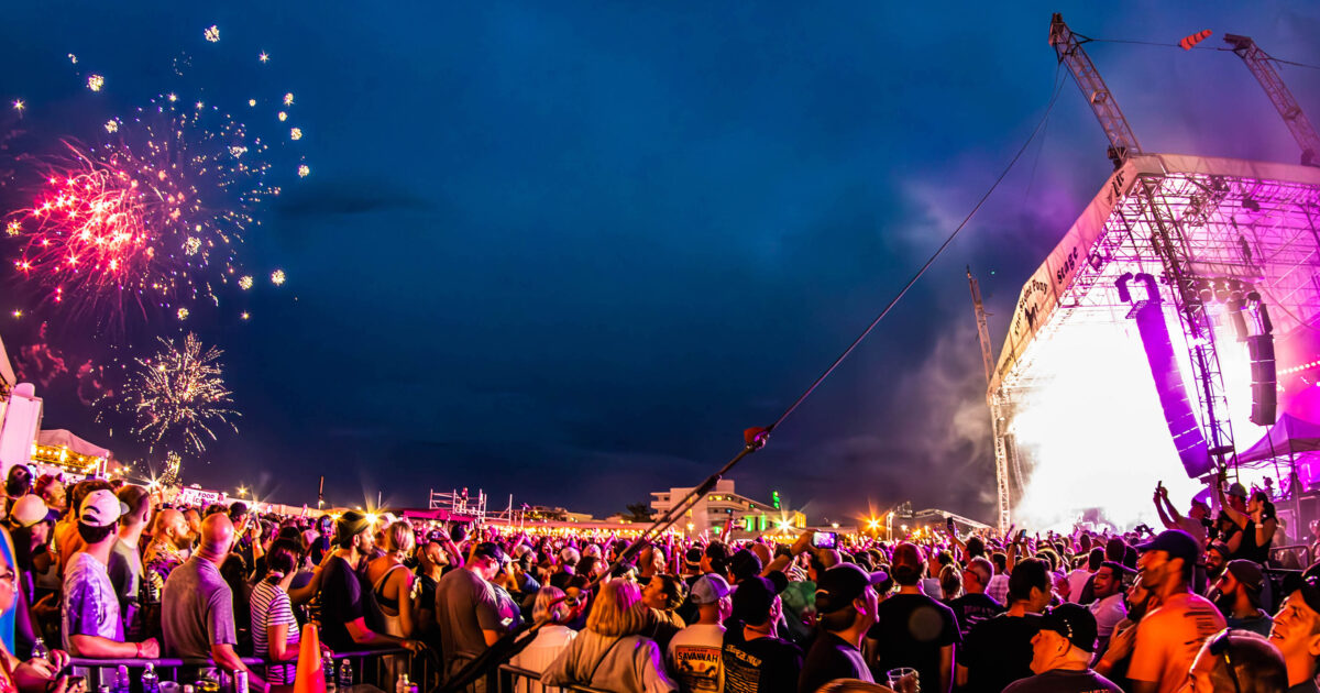 Goose Conjures "Wild Night" & Fireworks-Laden "Magic Carpet Ride" At ...