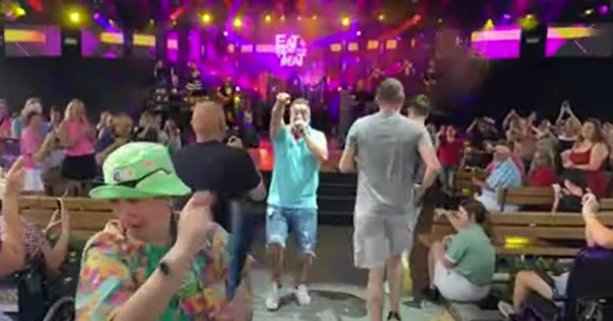 NSYNC's Joey Fatone Covers "Butter Rum" By Goose At Walt Disney World ...