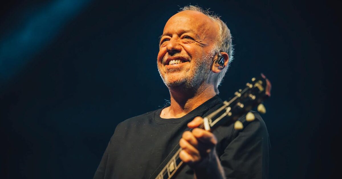 Ween Delivers Straight-Ahead Rocker On The Rooftop In New York City ...
