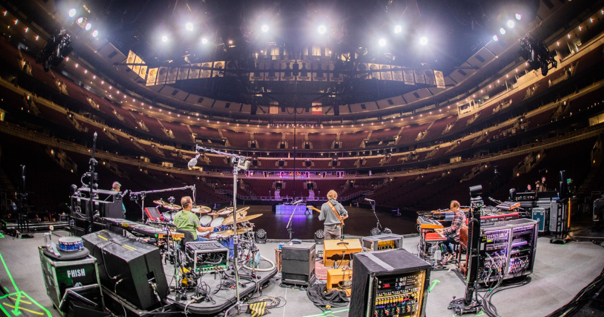 Phish Dusts Off Neil Young Cover, Fits "Talk" Inside "Harry Hood" At Chicago Opener [Photos/Videos]