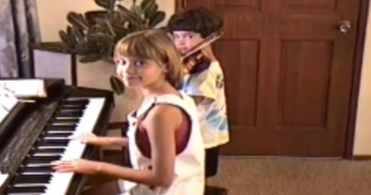 LP Giobbi & Billy Strings Fiddler Alex Hargreaves Play Together As Kids ...