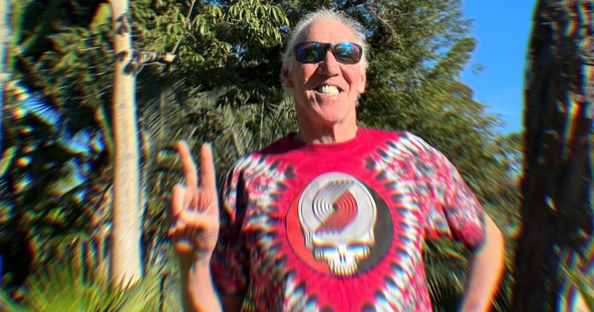 Bill Walton, Hall Of Fame Basketball Player & Legendary Deadhead, Dies ...