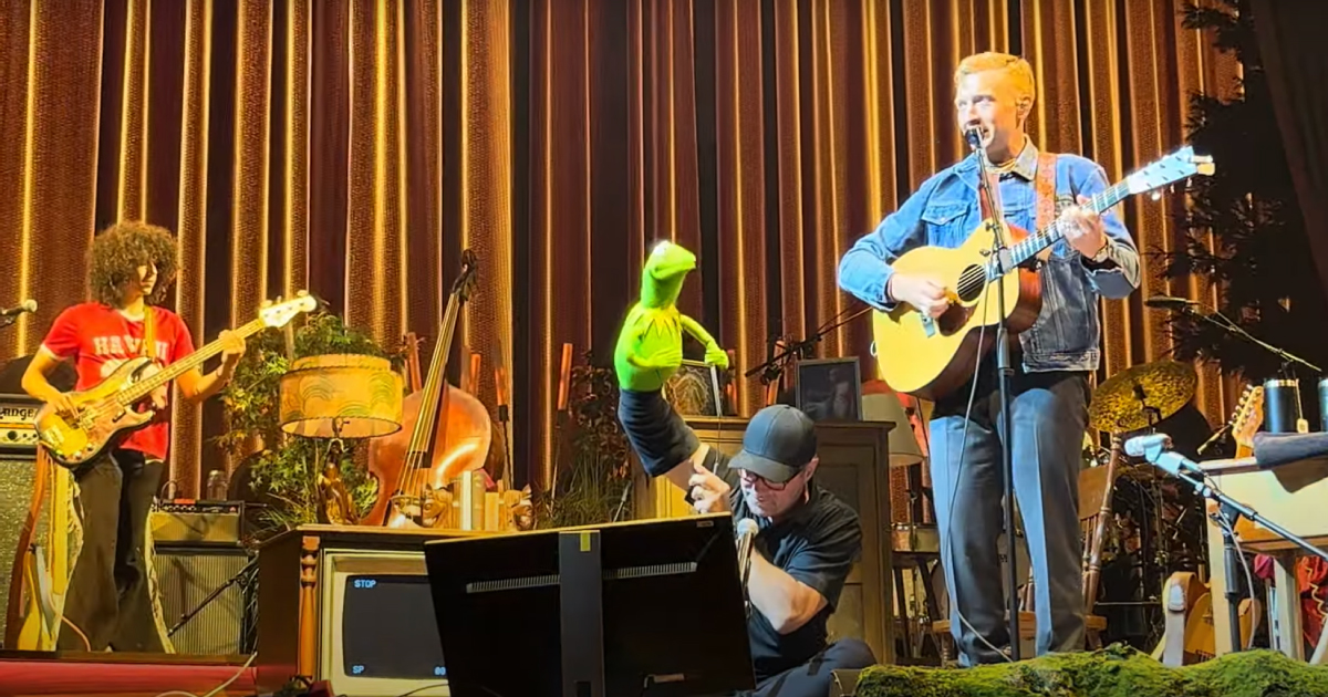 Tyler Childers Makes Madison Square Garden Debut With Help From Kermit ...