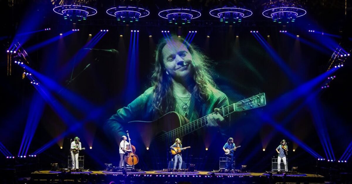 Billy Strings Closes 2024 Summer Tour With Wild L.A. Finale [Videos/Audio]