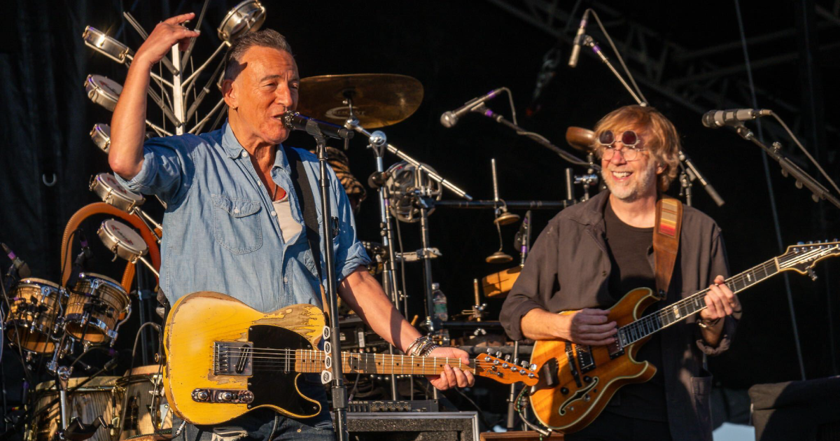 Trey Anastasio Band Welcomes Bruce Springsteen For "Kitty's Back" At ...