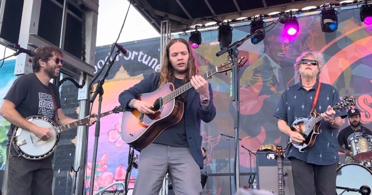 Billy Strings Trades Sit-Ins With Leftover Salmon On His Last Day In ...