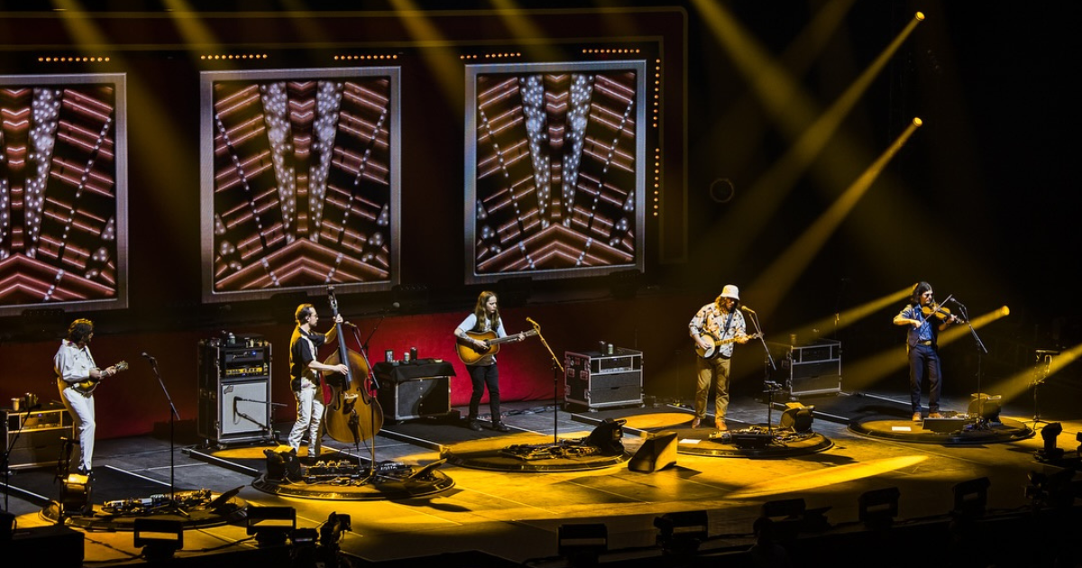 Billy Strings Debuts "No Rain" By Blind Melon, Celebrates John Hartford ...