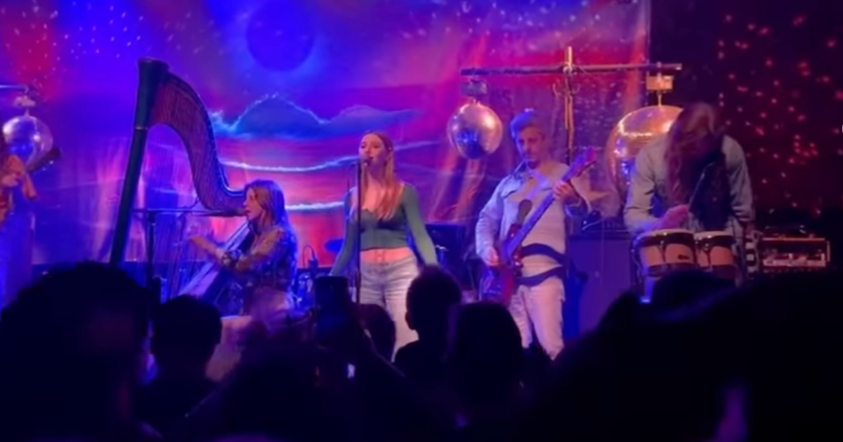 Mike Gordon & His Daughter Tessa Gordon Join Circles Around The Sun ...