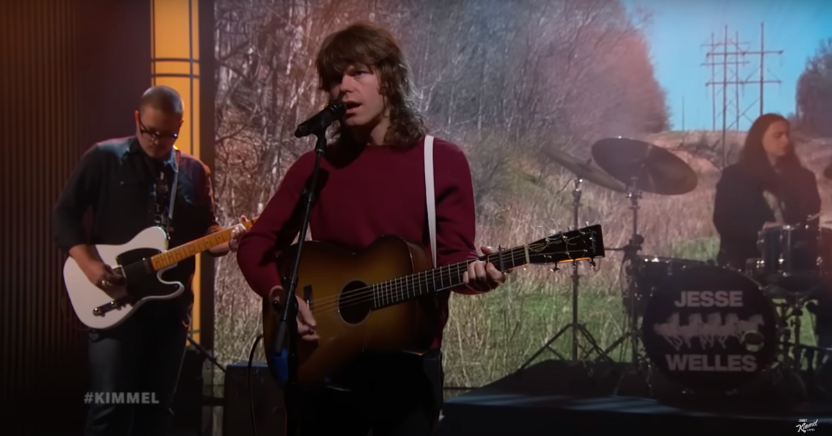 Folk Sensation Jesse Welles Makes Late-Night TV Debut On 'Jimmy Kimmel Live!' [Video]