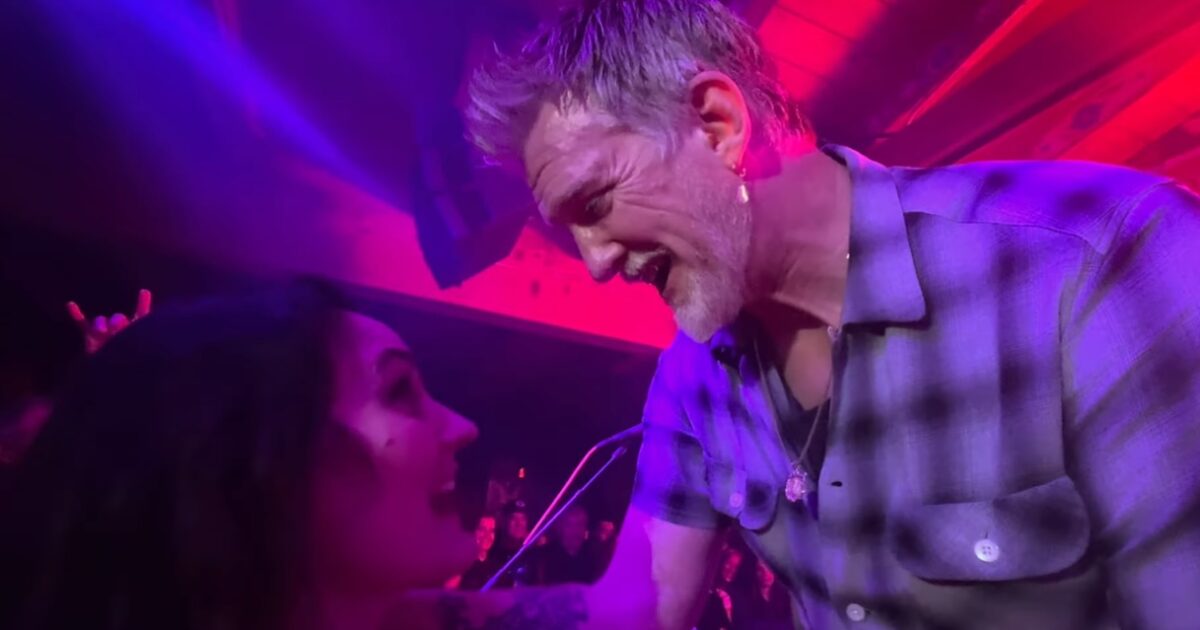 Josh Homme Sings Covers In A Bar For Rare Performance Since Tour-Ending ...