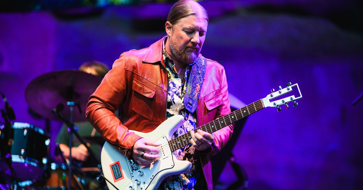 Derek Trucks Plays Jerry Garcia’s Guitar As Tedeschi Trucks Band Debuts ...