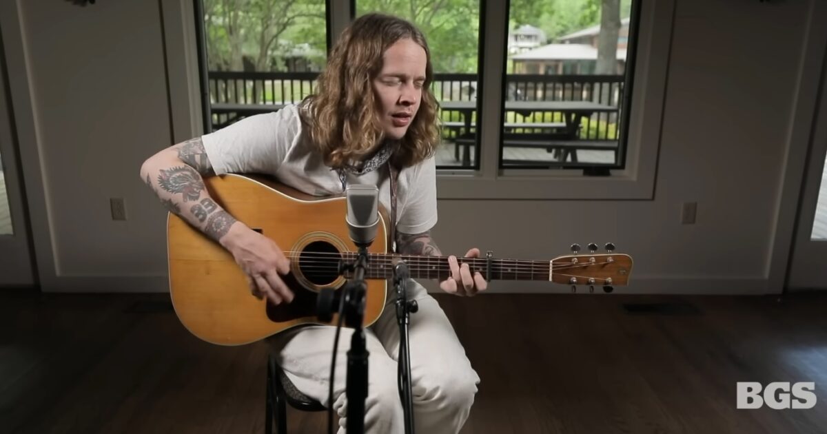 Billy Strings Plays Doc Watson's "Ol' Hoss" Guitar In New Footage From ...